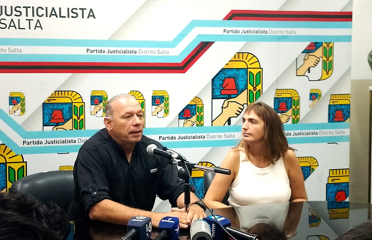 Calletti fustigada en el PJ: “Entra al recinto y apoya a Milei a cara ...